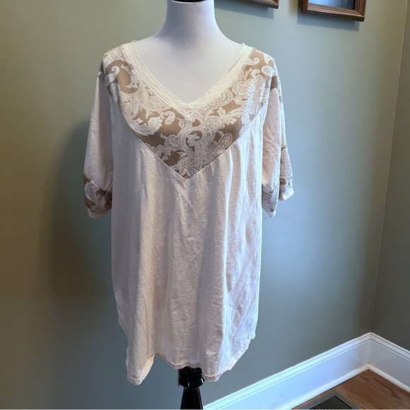 7th Ray | Tops | 7th Ray Short Sleeve Tee Cream Paisley | Poshmark